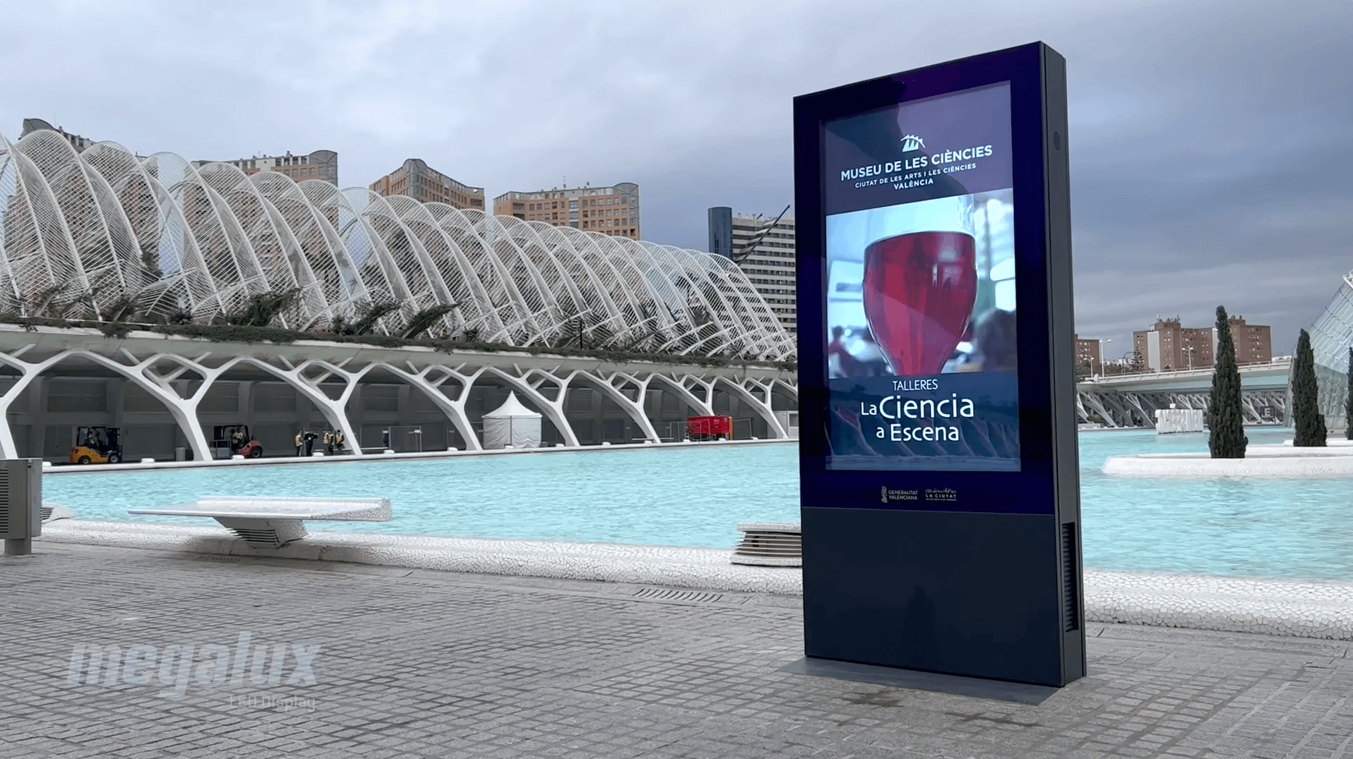 🥇 Megalux diseña tótems digitales LED para Valencia
